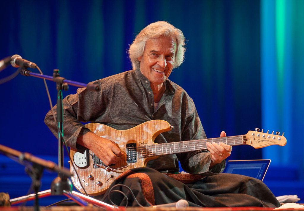 Interview: John McLaughlin (solo, Mahavishnu Orhestra, Miles Davis ...