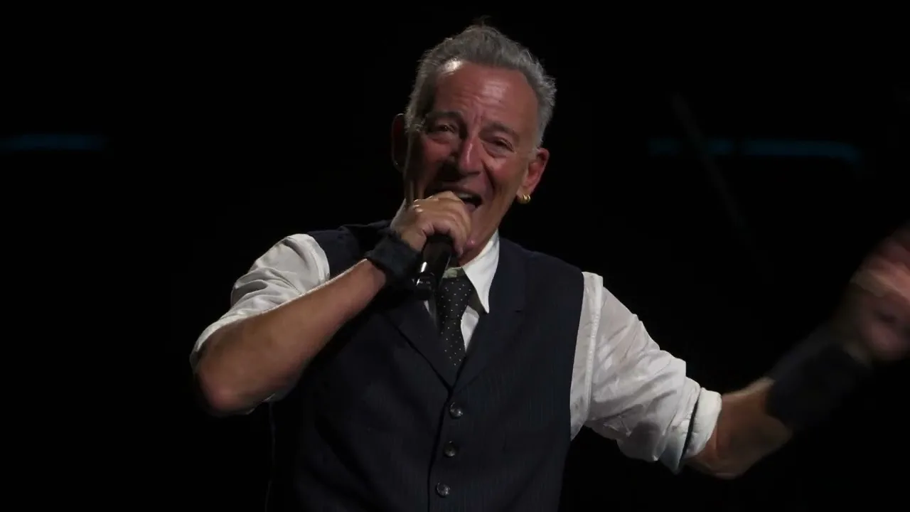 Bruce Springsteen Slams Trump During Fiery Manchester Show On 2025 Tour ...