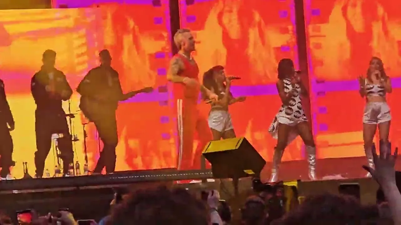 Robbie Williams Reunites 5ive On Stage After 25 Years — UK Tour ...