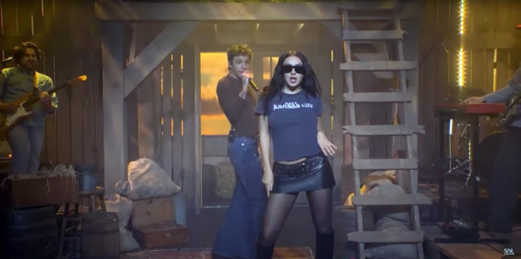 Charli XCX Joins Role Model For Epic SNL Moment | Hit Channel